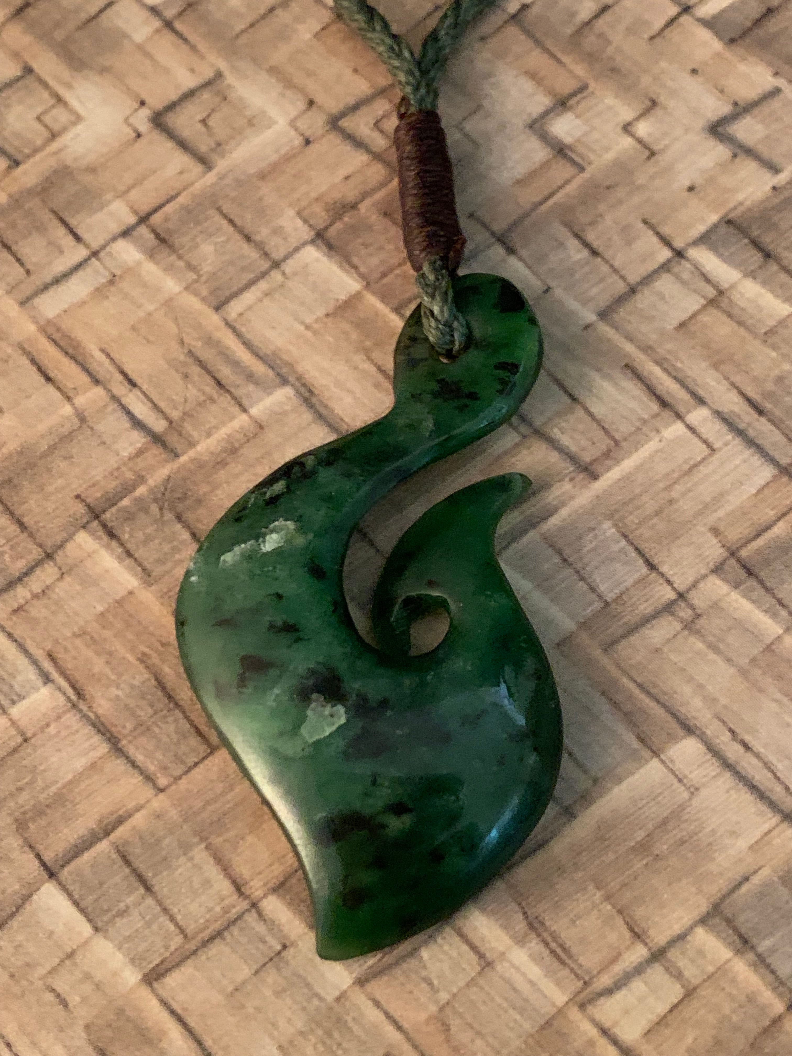 NZ Greenstone Jade Pounamu Hei Matau Fish Hook 44mm – silverferngallery