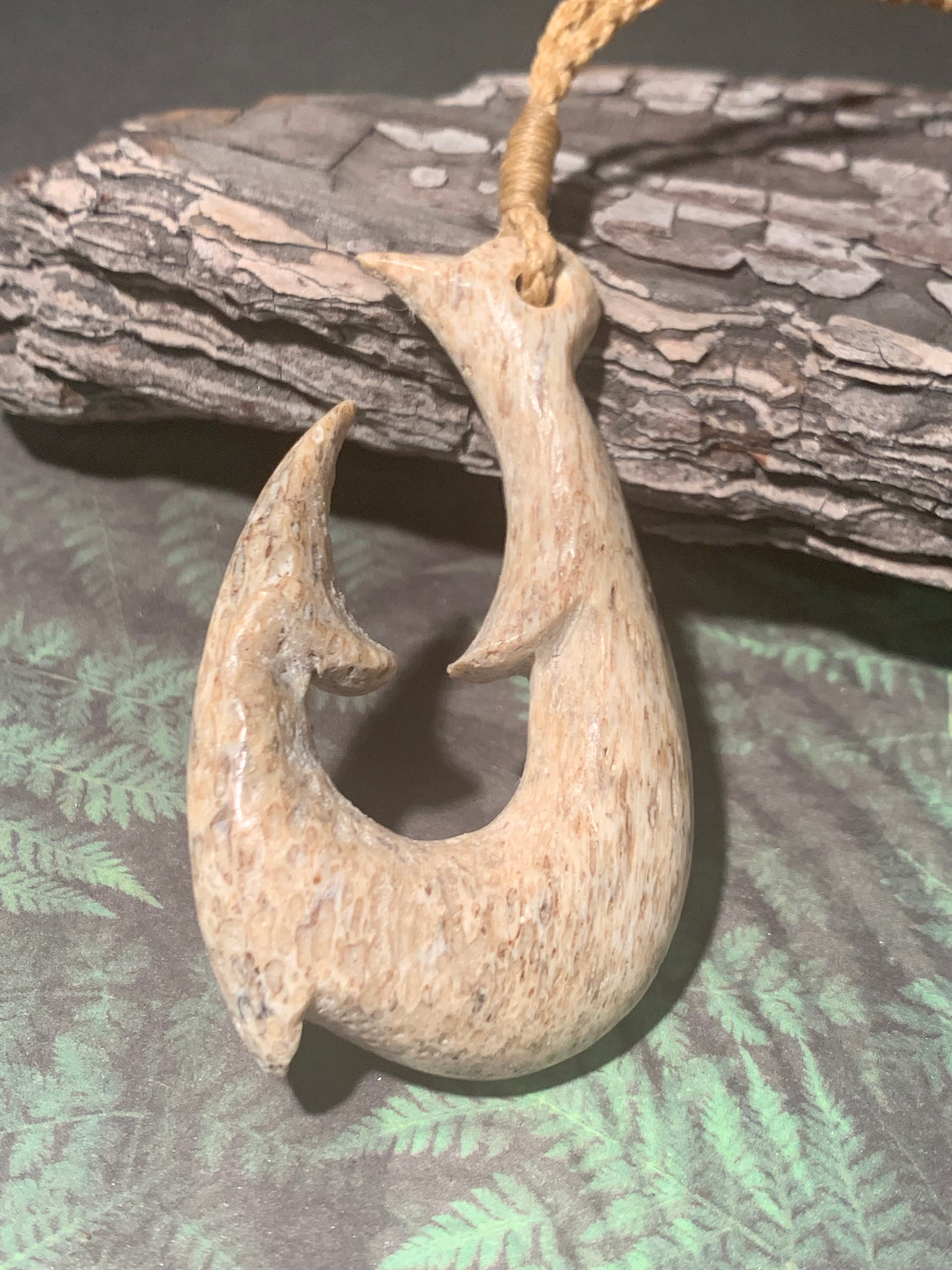 Maori Design Whale Bone Fish Hook by Alex Sands – silverferngallery