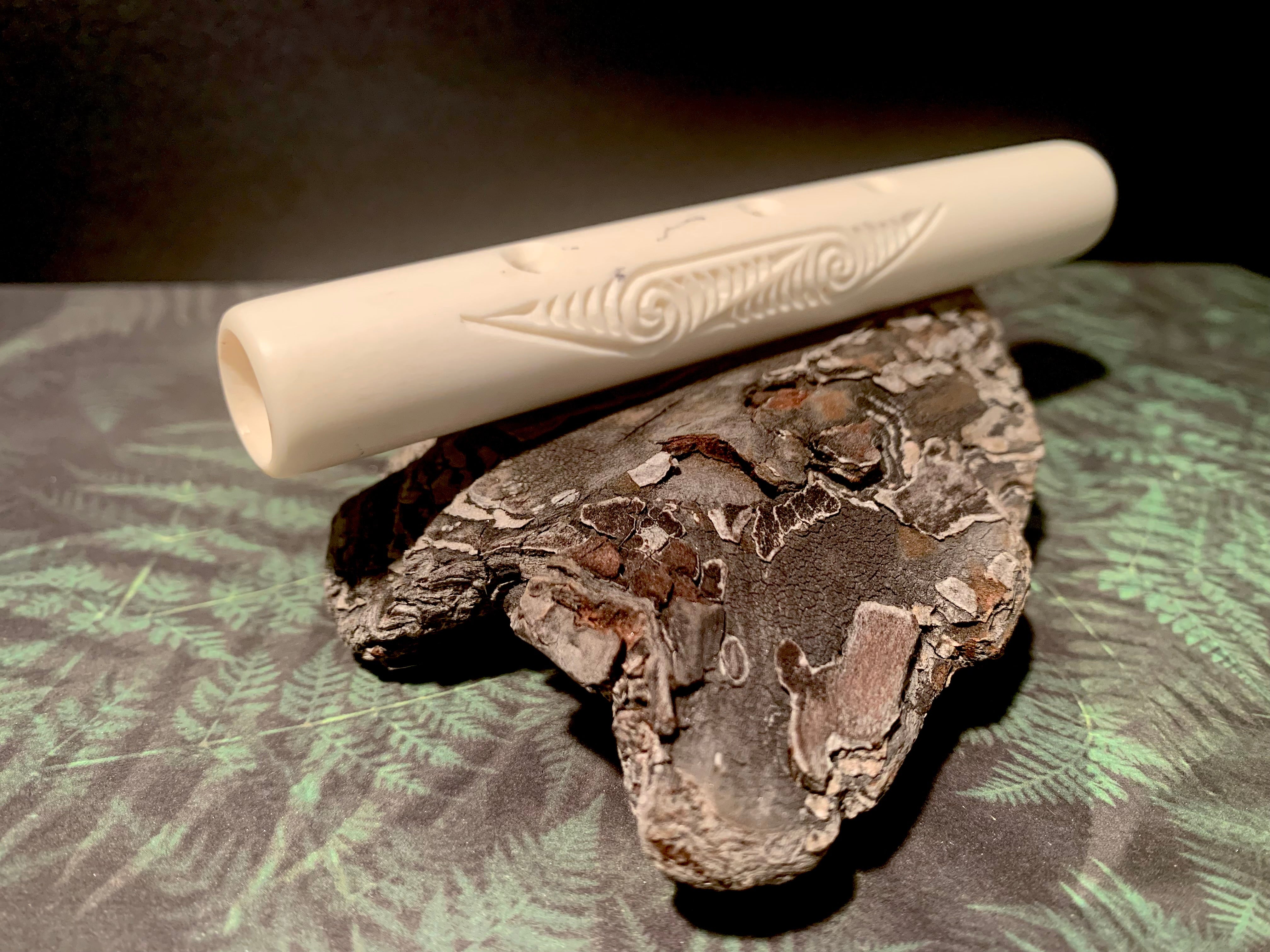 Carved koauau 13.5cm – silverferngallery