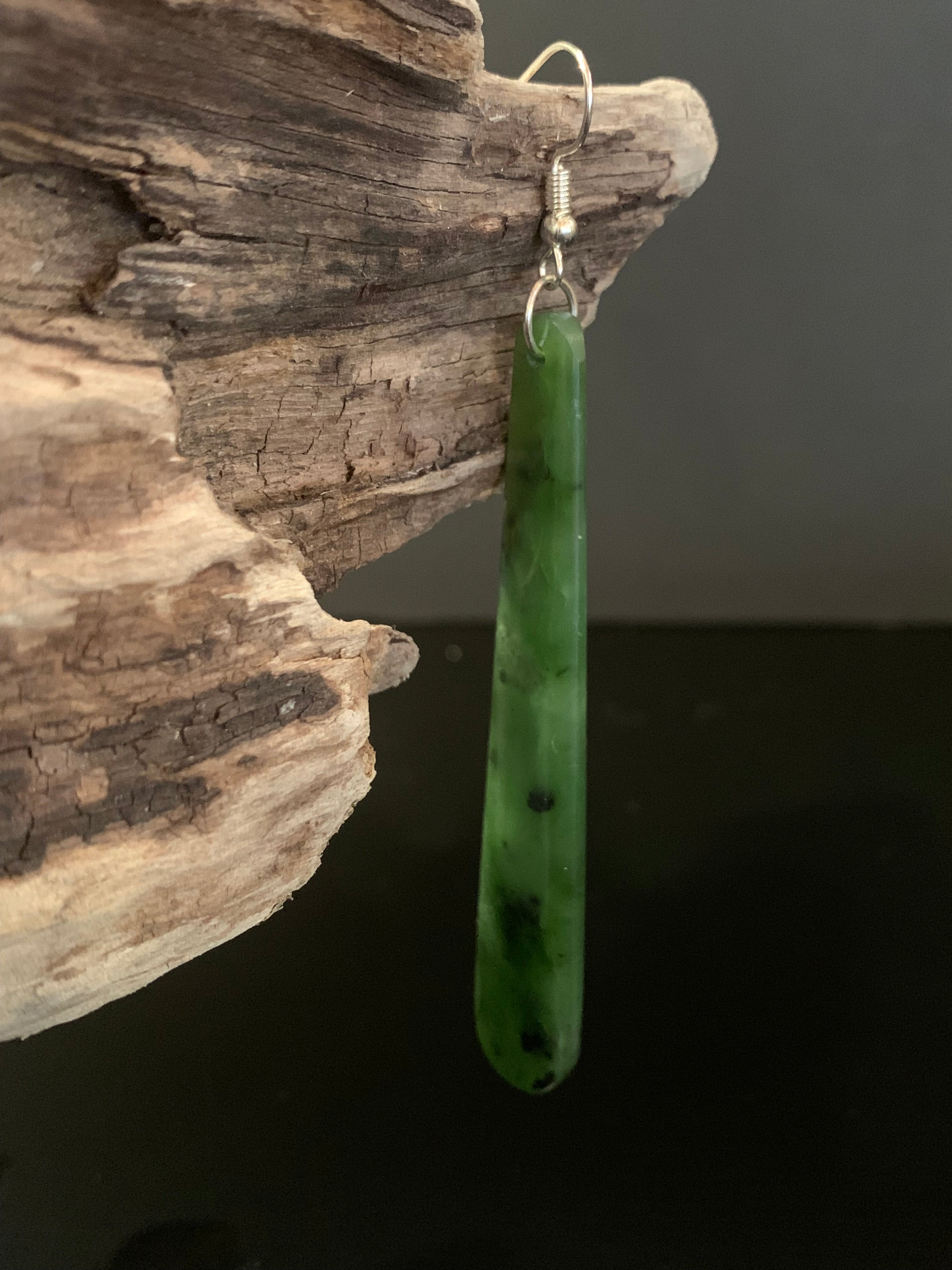 NZ Greenstone Jade Pounamu Drop Mau Taringa (Earring) – silverferngallery